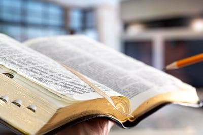 9 Tips for How To Host a Guest Speaker at Church - Church Creative Pros